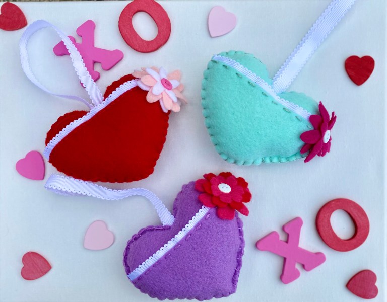 Valentine Felt Heart “Love Bombs” – kerricreates